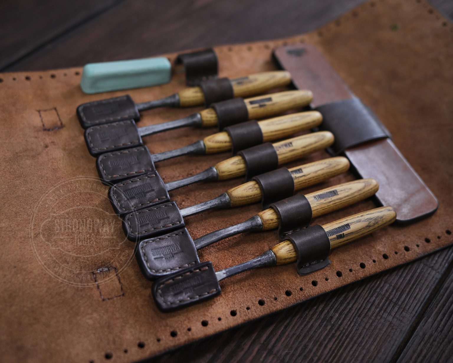 Set carving knives with bag