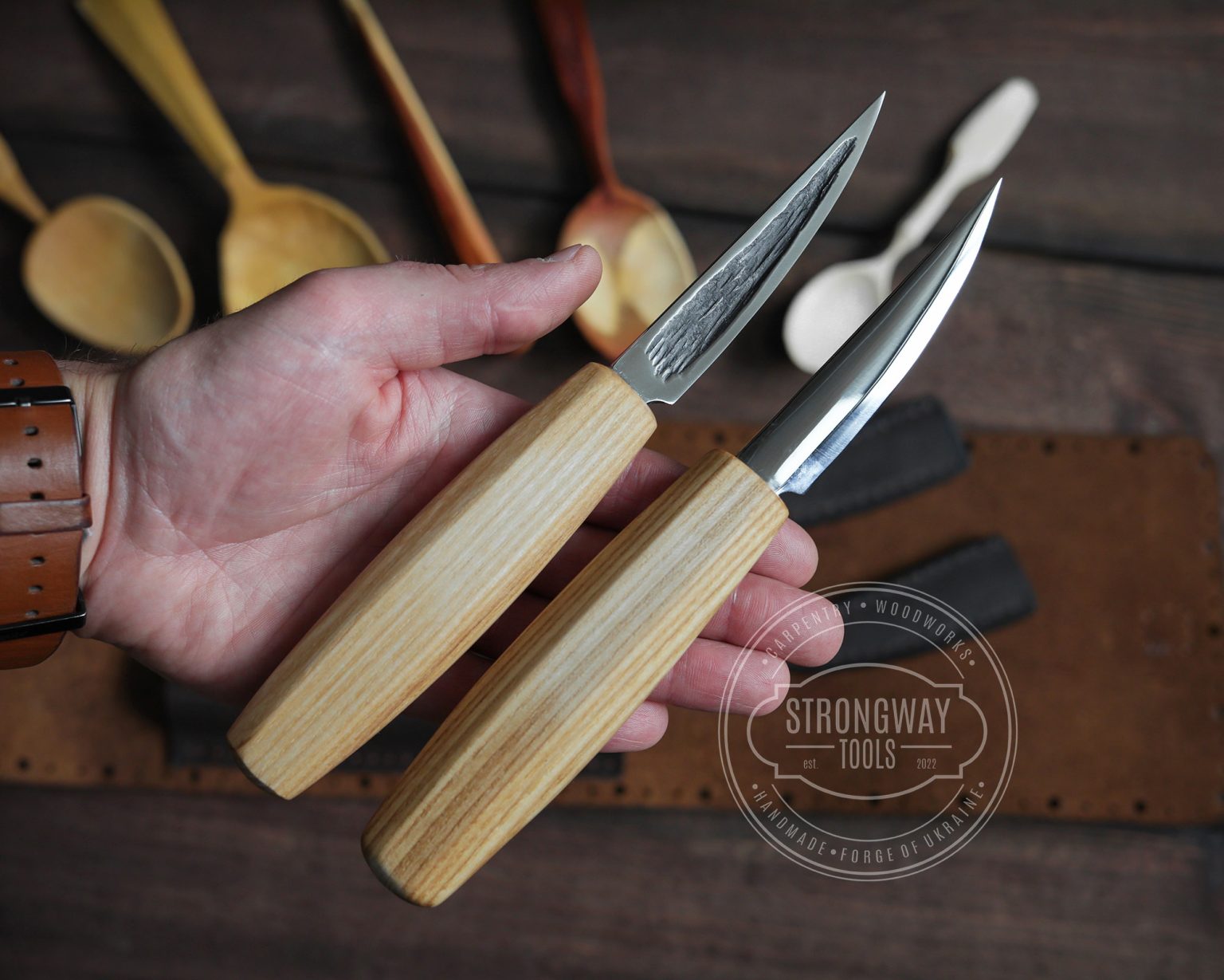 Set of two carving knives