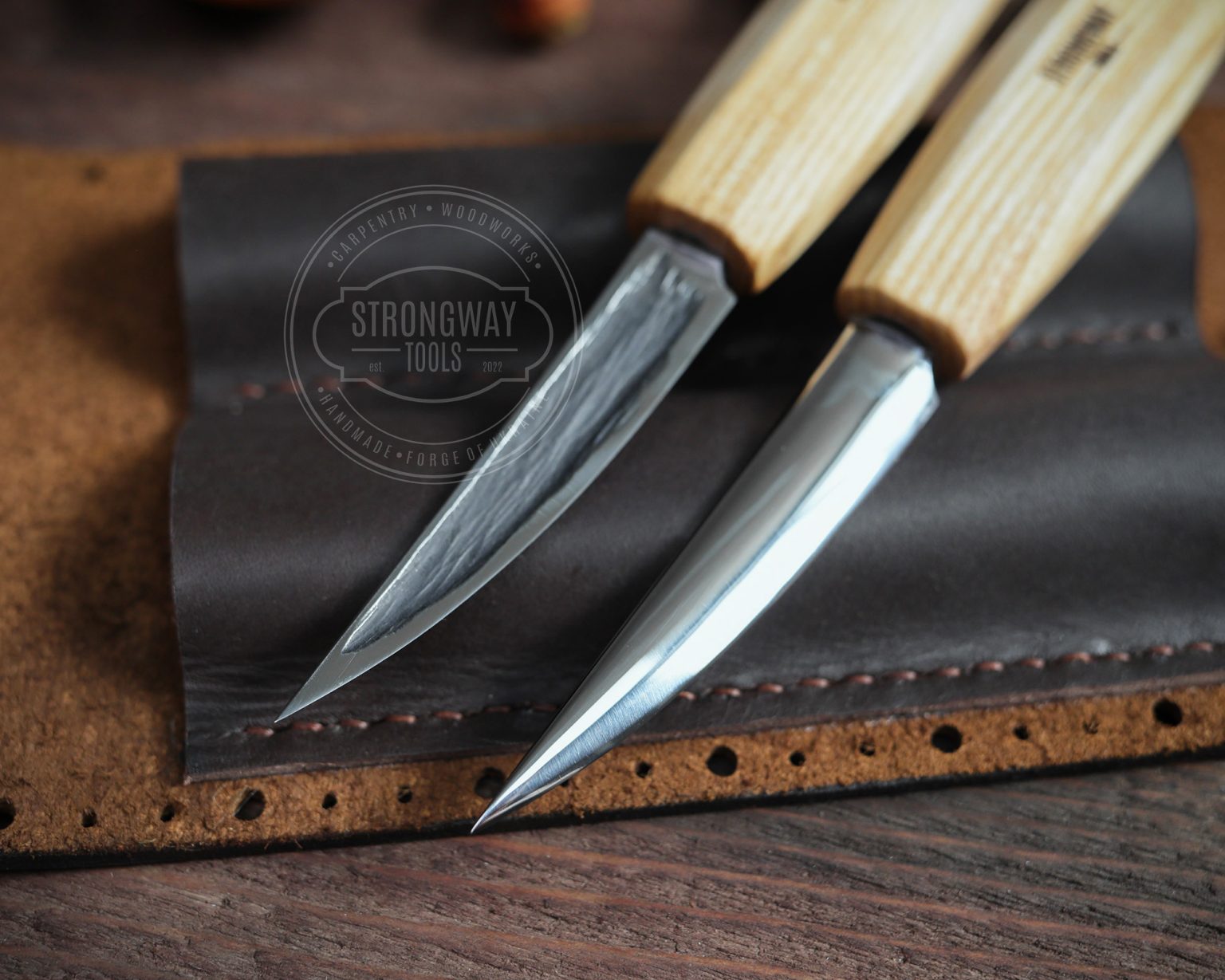 Set of two carving knives