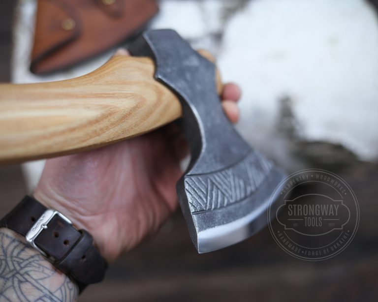 Carving ax with octagonal handle