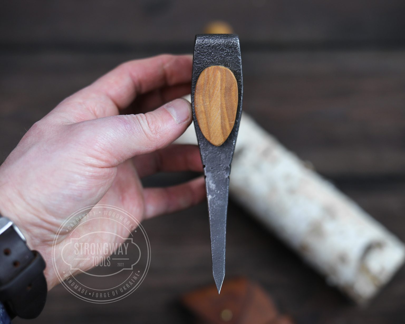 Carving ax with octagonal handle 2