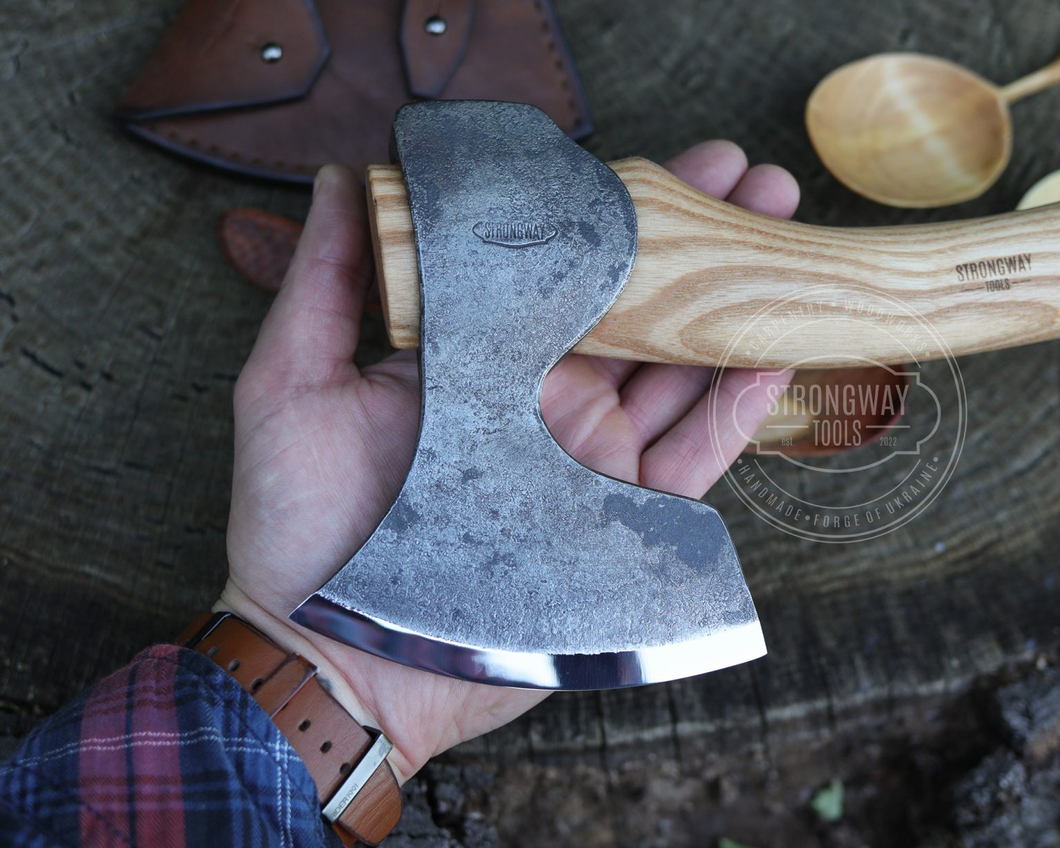 Small hatchet with smooth handle