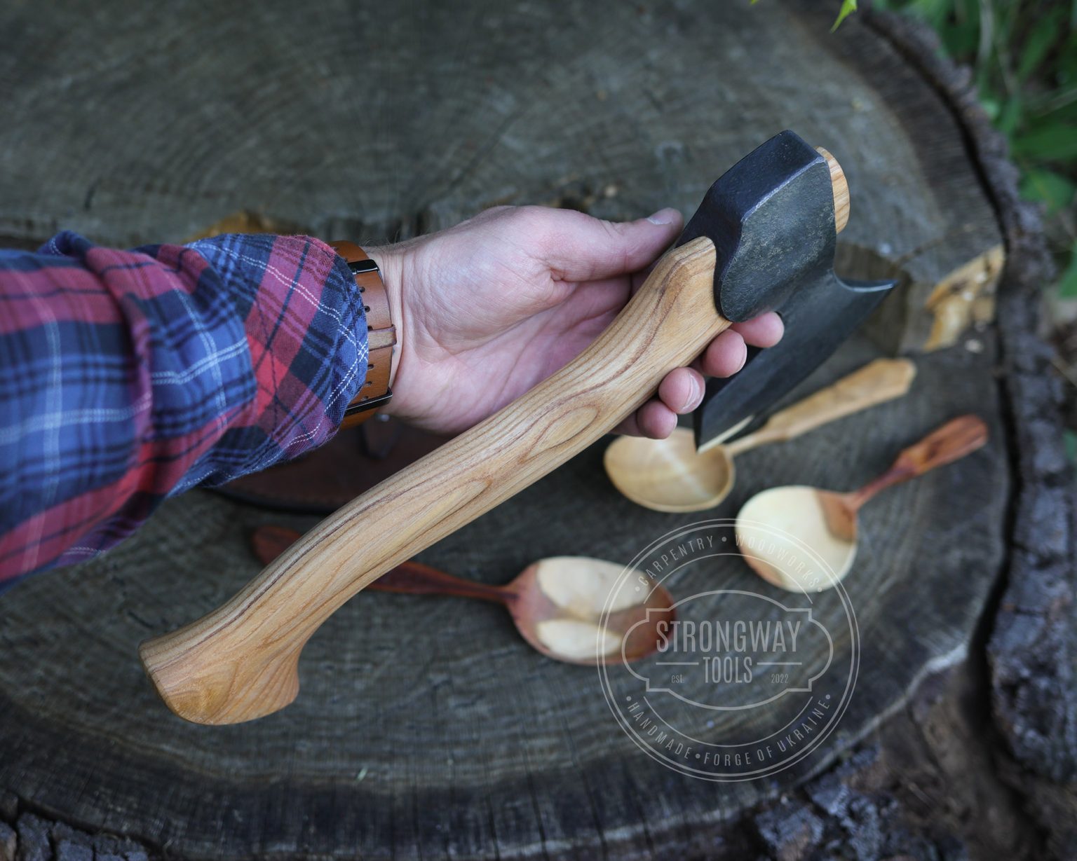 Small hatchet with smooth handle