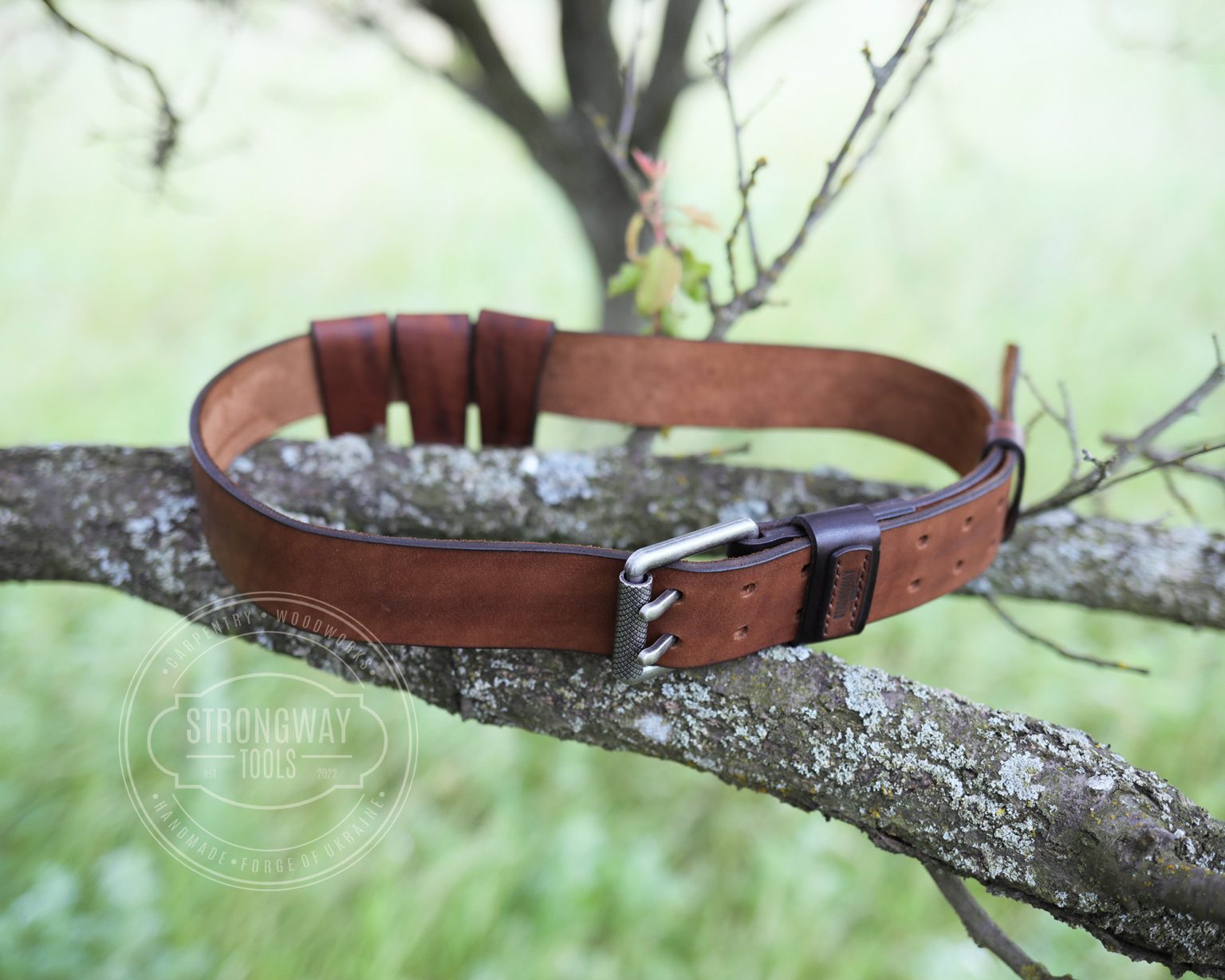 Looped leather belt