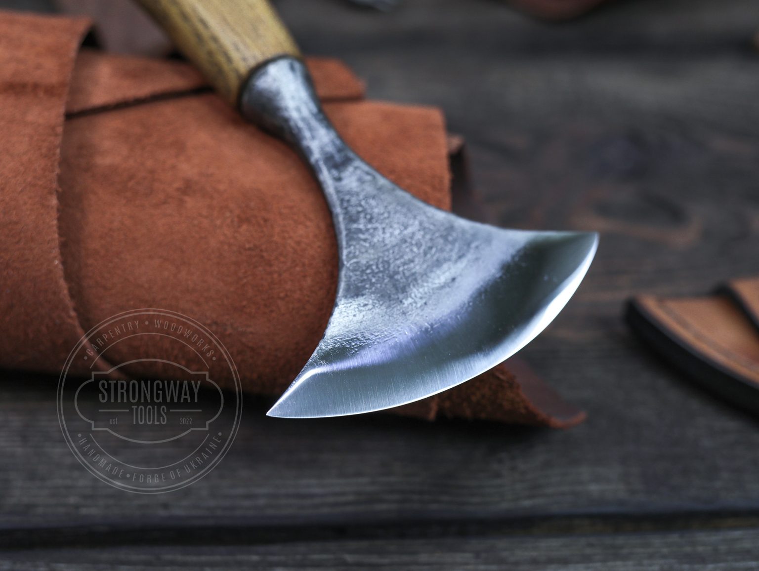 Small round knife
